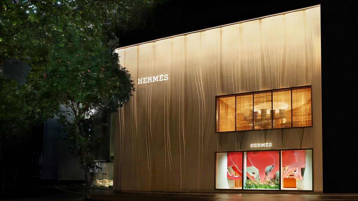 hermès expands its hong kong lee gardens store in a celebration of the ...