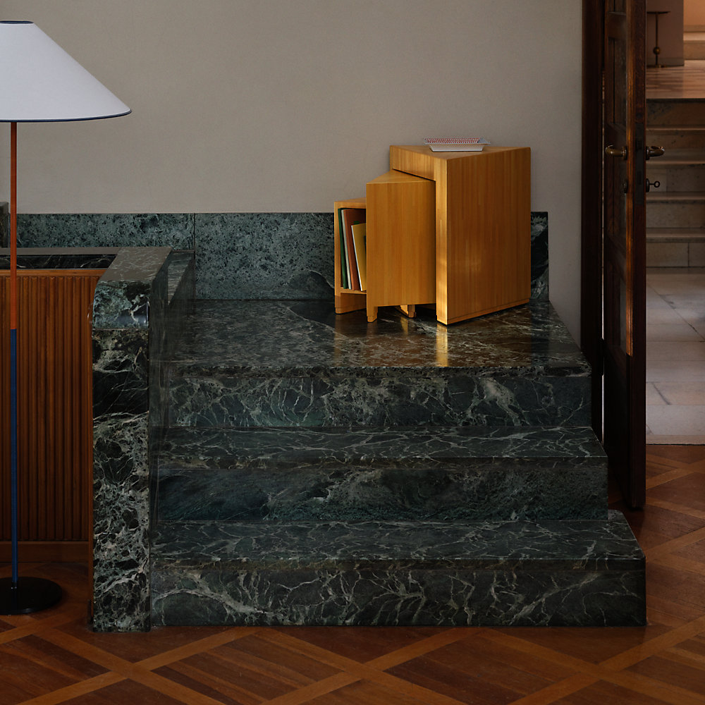 Beistelltisch mit Geheimfach Rééditions J.-M. Frank par Hermès | Hermès ...