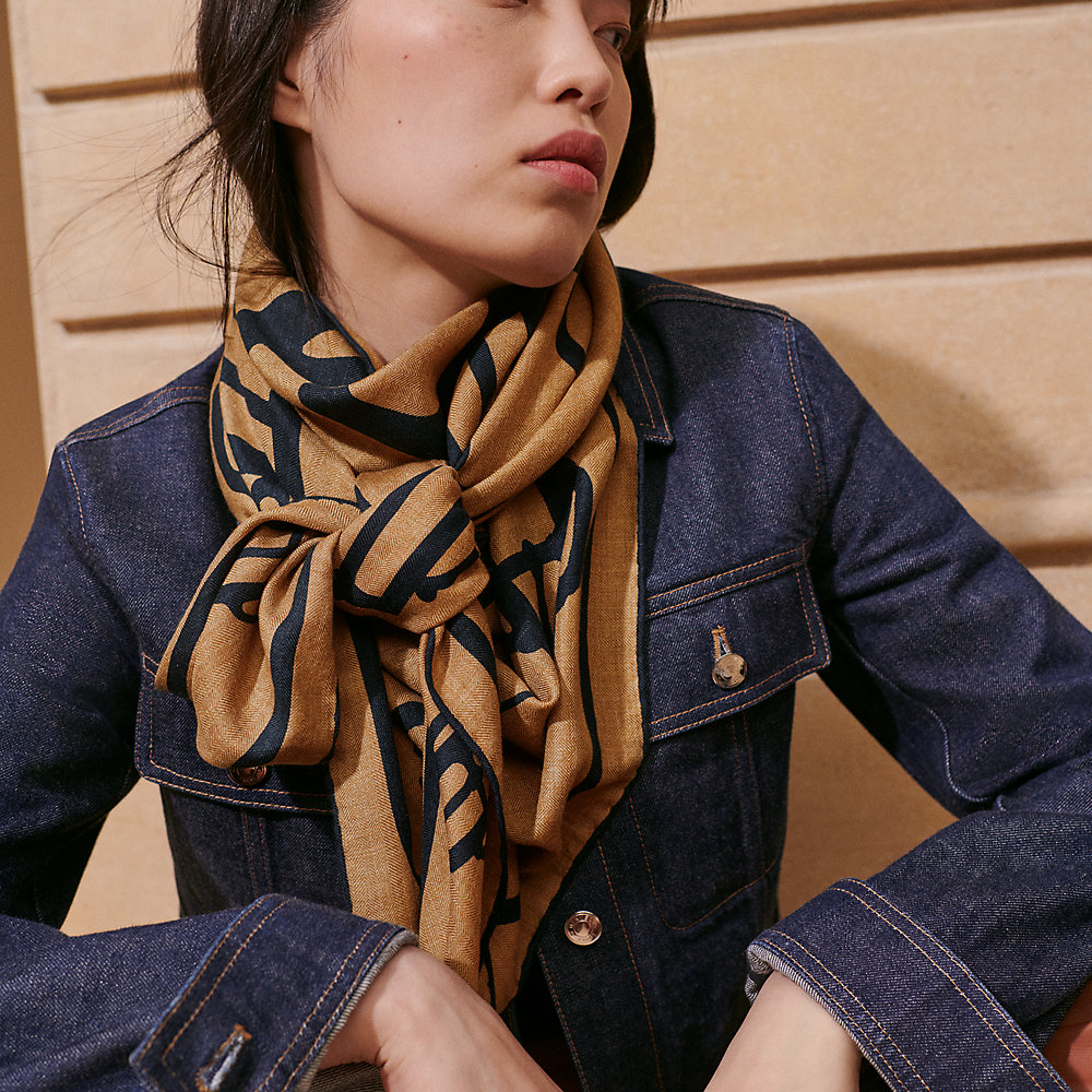 Bouclerie Moderne en Casaques giant triangle - Brown | Hermès Canada