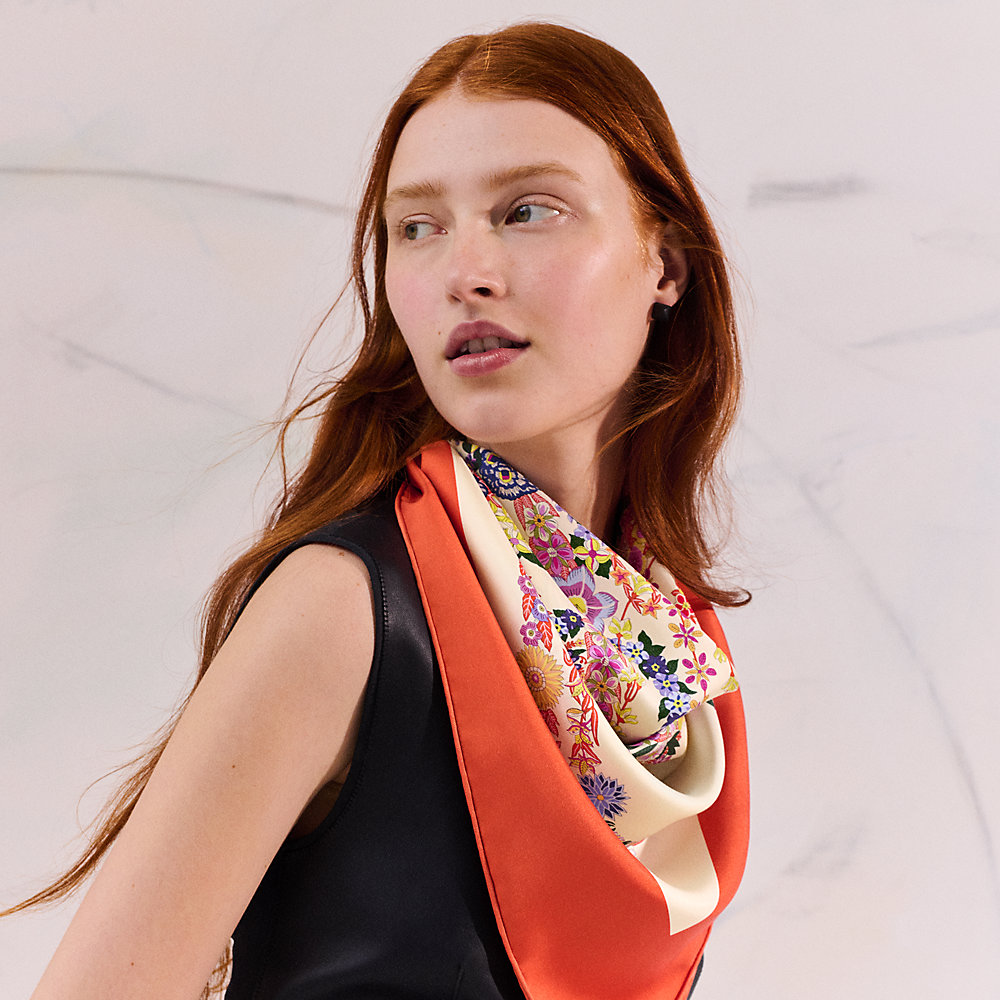 Carré 90 Brides de Gala en Fleurs - Rojo | Hermès España