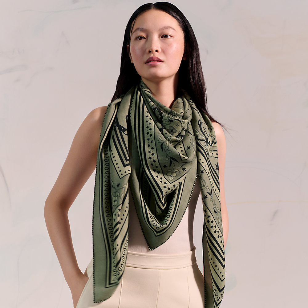 Châle 140 Festival des Amazones Bandana - Vert | Hermès Suisse