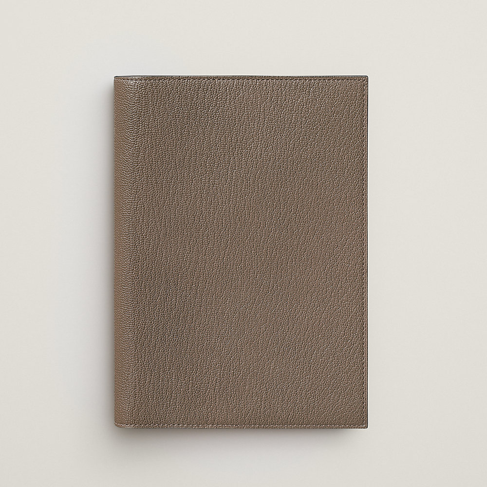 Globe-Trotter agenda cover | Hermès Saudi Arabia